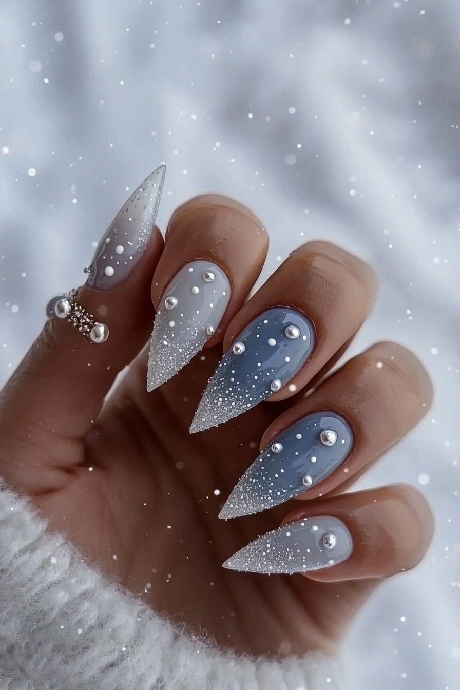 22 Stunning Christmas Almond Nails to Sparkle This Holiday - Belle ...