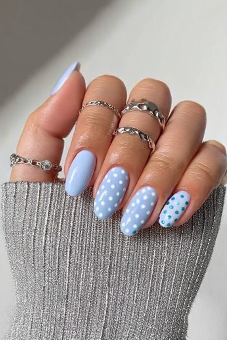 15 Creative Blue Polka Dot Nail Designs to Try