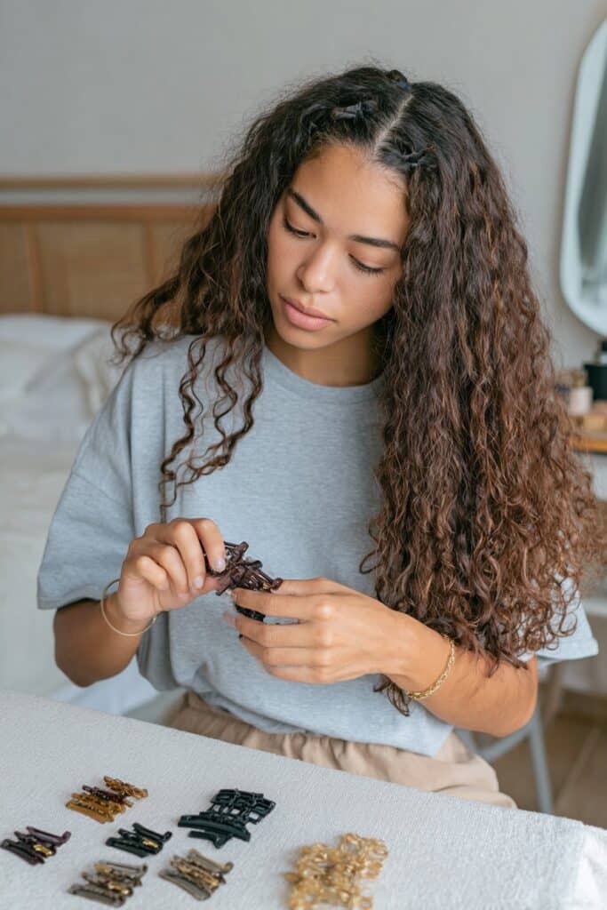 How to Put Hair in a Claw Clip: Beginner's Guide